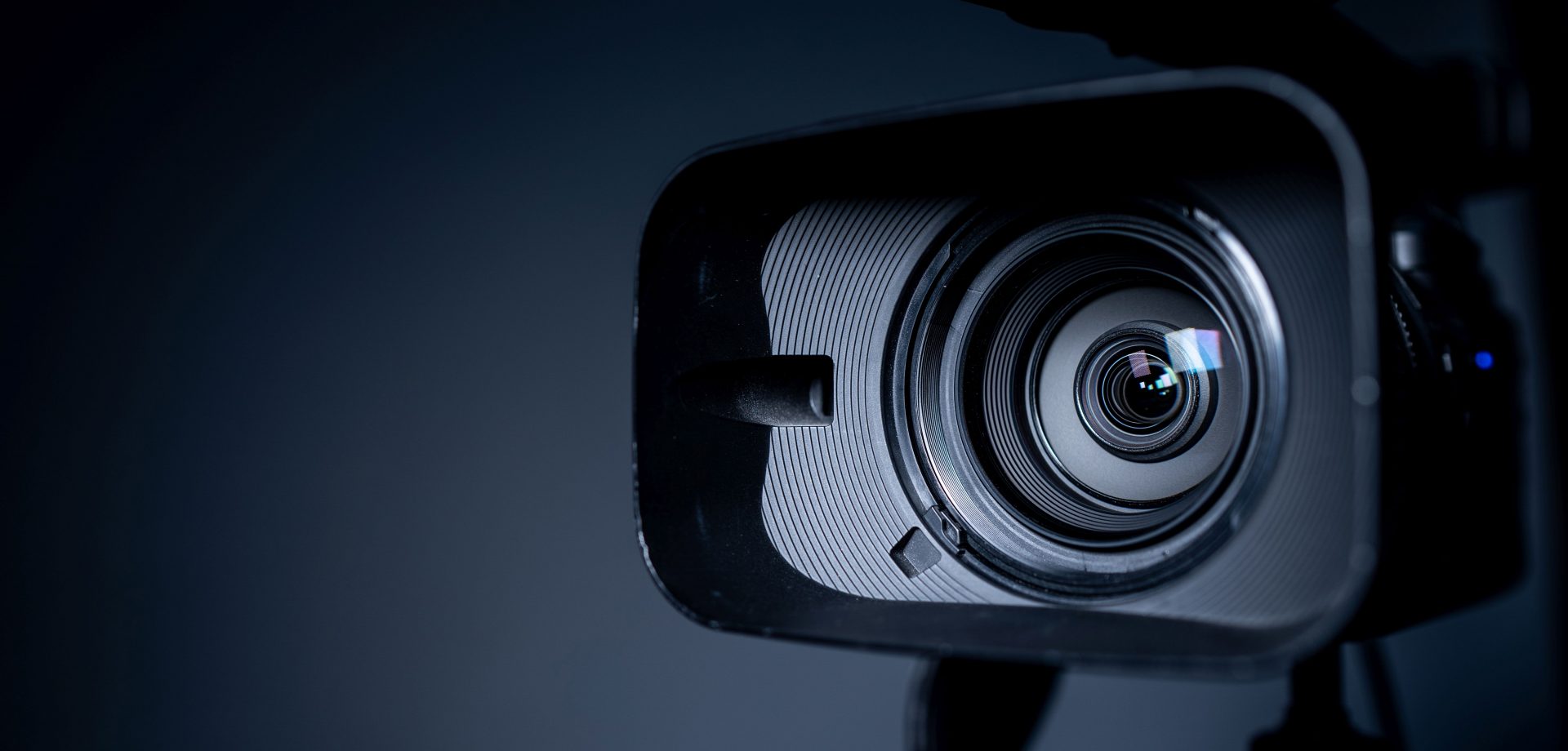 Camera and lens Zoom, close-up photo – FUNDAP